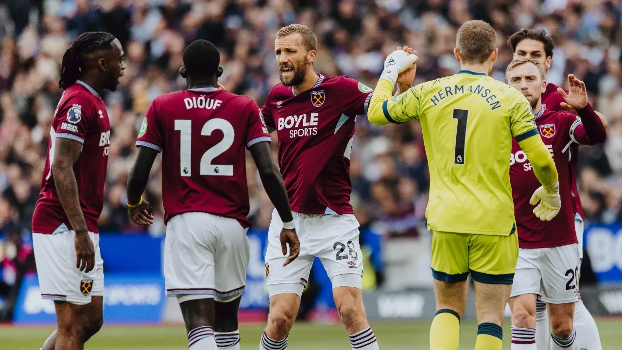 West Ham United, Premier Lig'e veda etti! Londra ekibine 3-0'lık ...