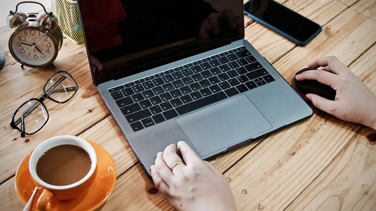 Uzaktan çalışma esnafı fena vurdu! Laptopunu alan kafeye gitti, bir ...