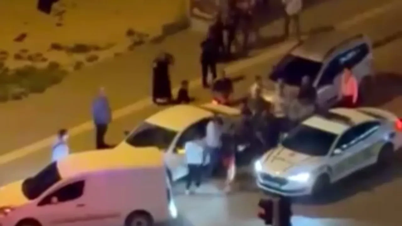 Gaziantep'te meydan savaşı gibi kavga! Tekme, tokat, sopa ve bıçaklar ...
