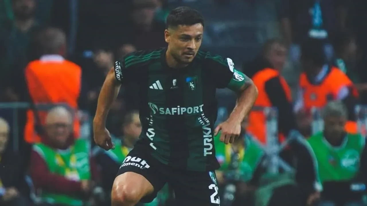 Kocaelispor'da Ahmet Oğuz takımdan ayrıldı! Kaptandan veda mesajı geldi ...