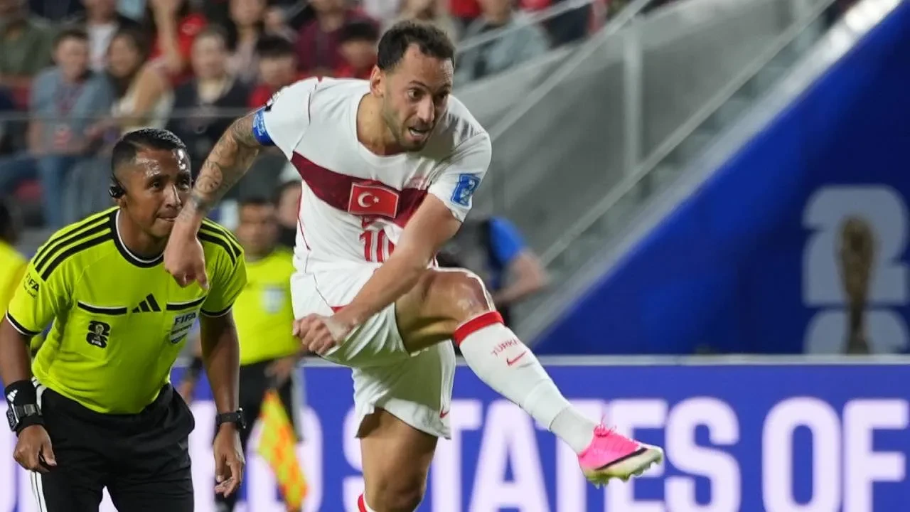 Hakan Çalhanoğlu'ndan Paraguay yenilgisiyle ilgili açıklama! "Tüm ...