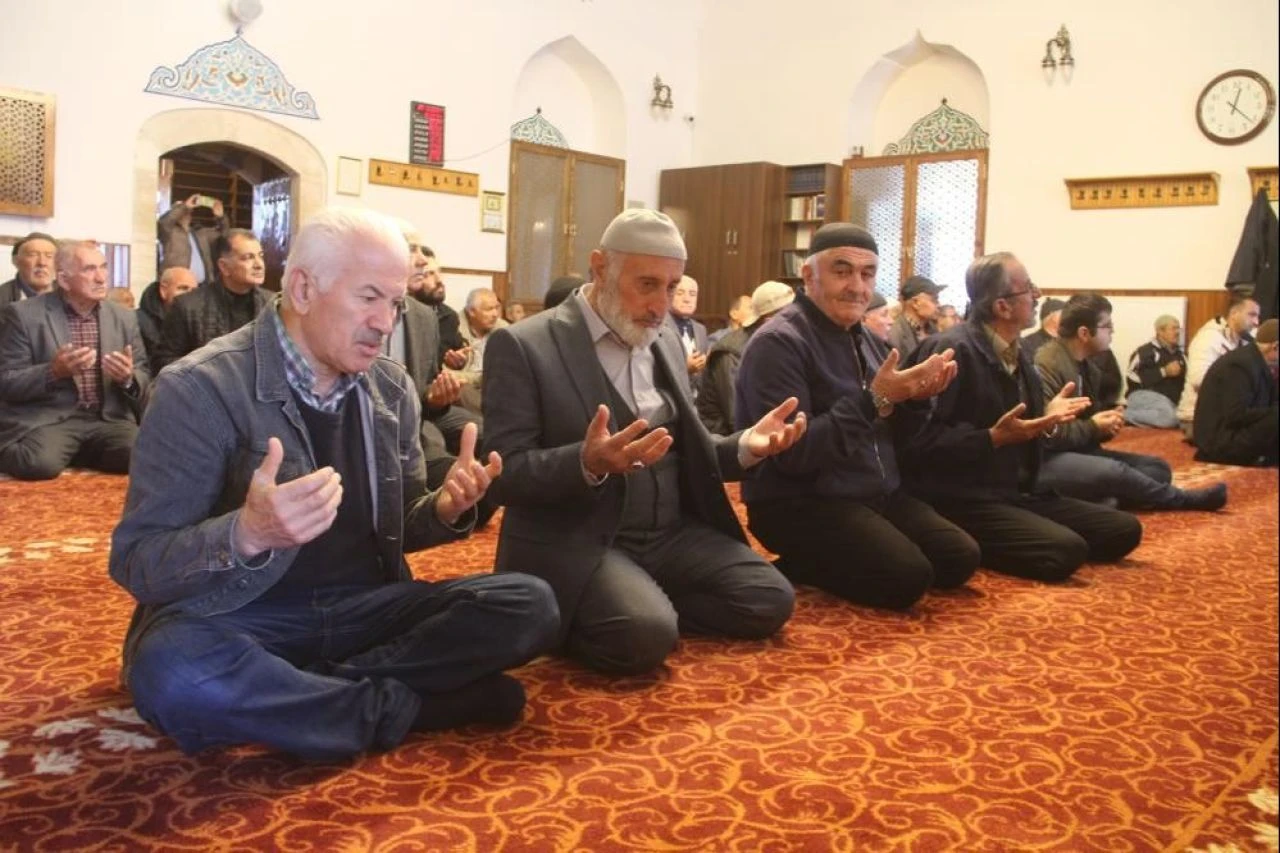 Sivas’ta Atatürk ve silah arkadaşları için Mevlid okutuldu! | TGRT Haber Sivas’ta Atatürk ve silah arkadaşları için Mevlid okutuldu! | TGRT Haber